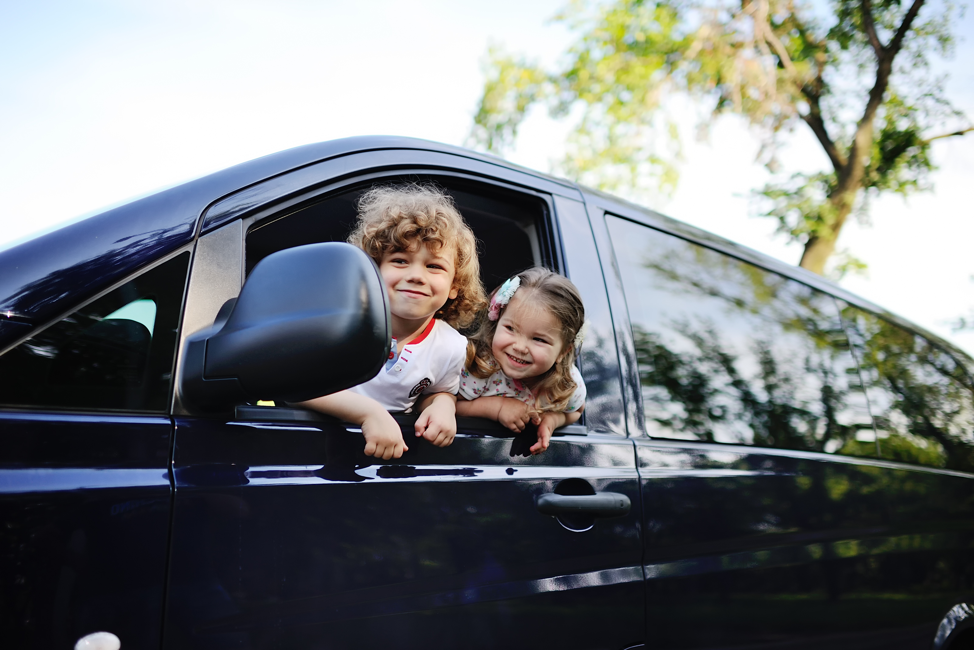 The best vehicles for large families (without crossing into minivan ...